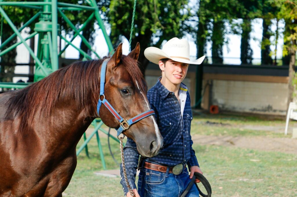 Vaquero regio rompe redes sociales, influencer Witto González vuela al ...
